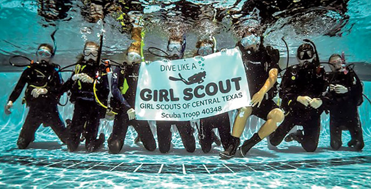 Diving for Cookies | AQUA Magazine