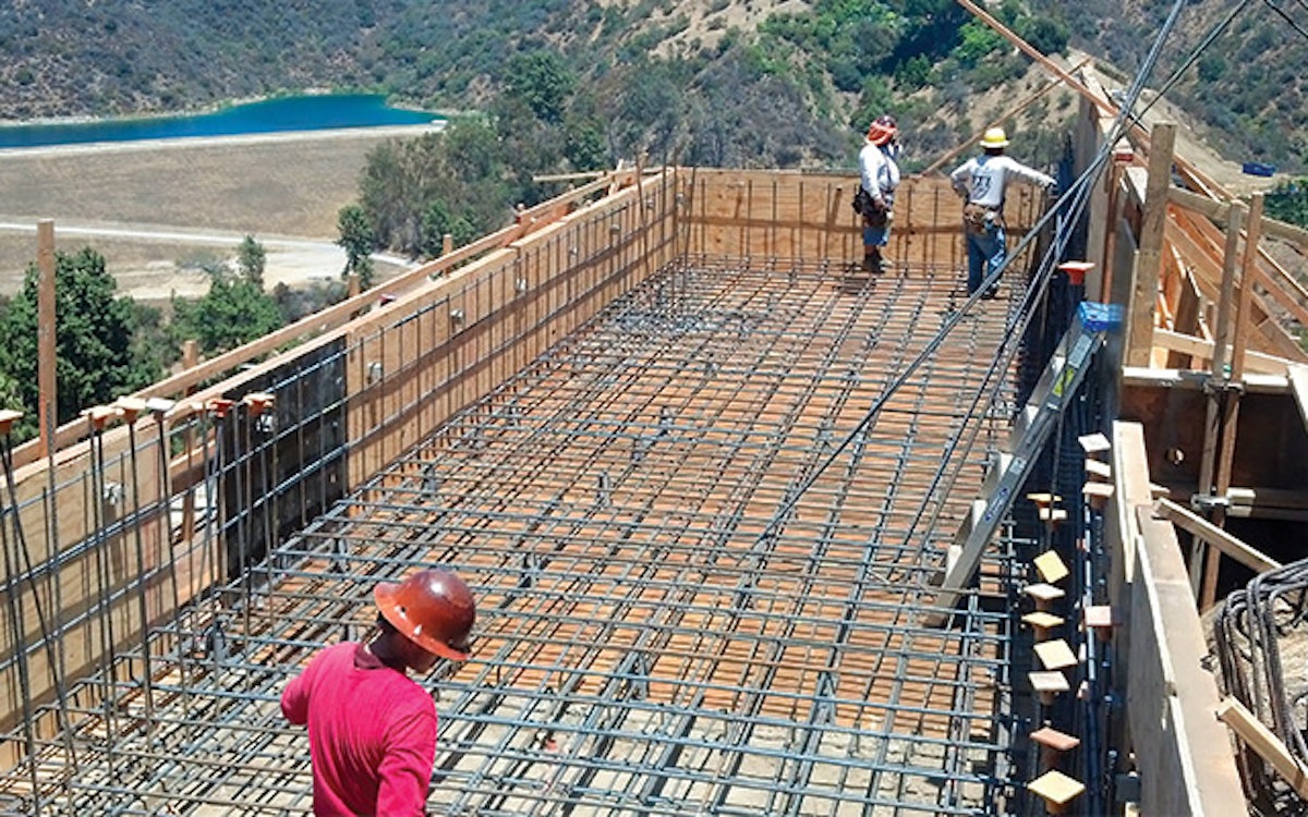 How to Build a Pool Wall | AQUA Magazine